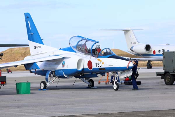 航空自衛隊 T-4 中等練習機 第4航空団第11飛行隊（松島） ブルーインパルス 06-5790 築城基地