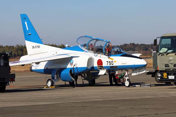 航空自衛隊 T-4 中等練習機 第4航空団第11飛行隊（松島） ブルーインパルス 06-5790 百里基地